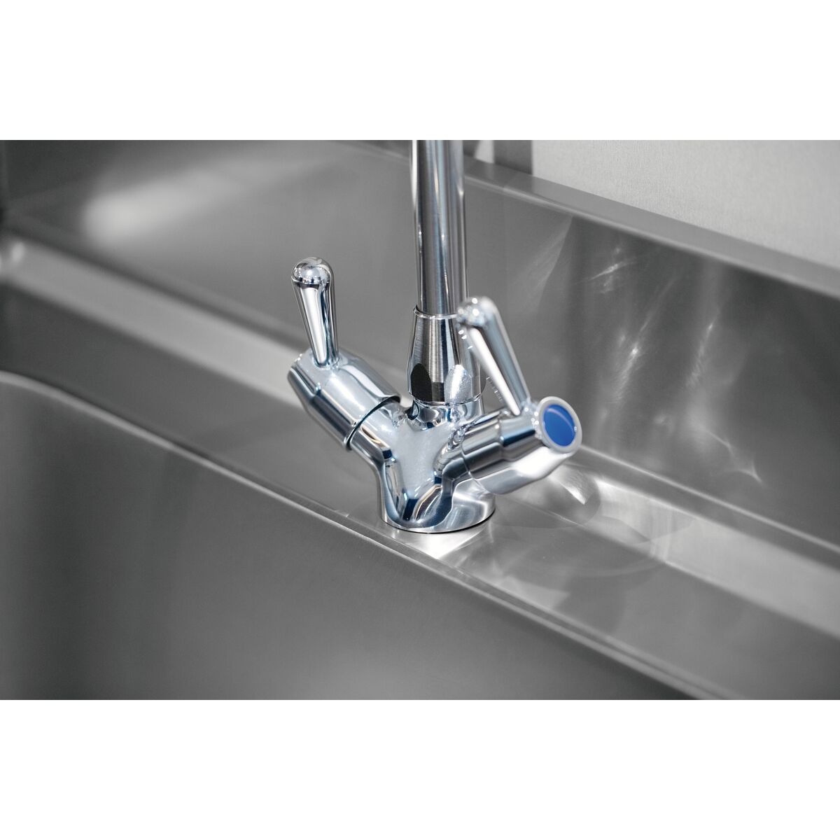 Tramontina Sprayer with Mixer and Bench Mounting | Tramontina